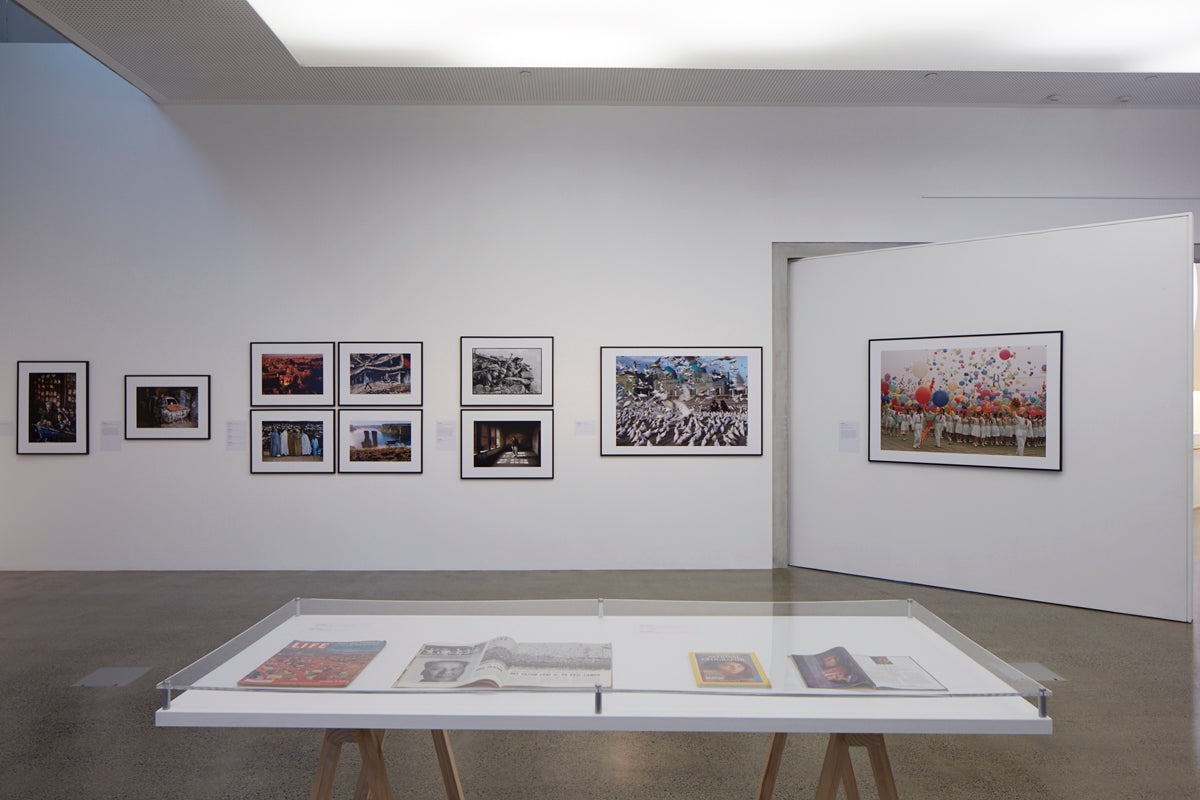 Picturing Asia: Double Take: The Photography of Brian Brake and Steve ...